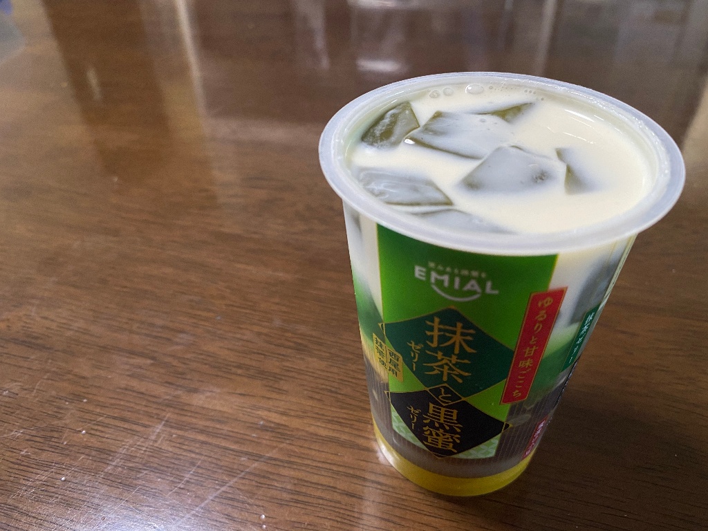 【中評価】EMIAL ゆるりと甘味ごこち 抹茶ゼリーと黒蜜ゼリー カップ190gのクチコミ・評価・カロリー情報【もぐナビ】