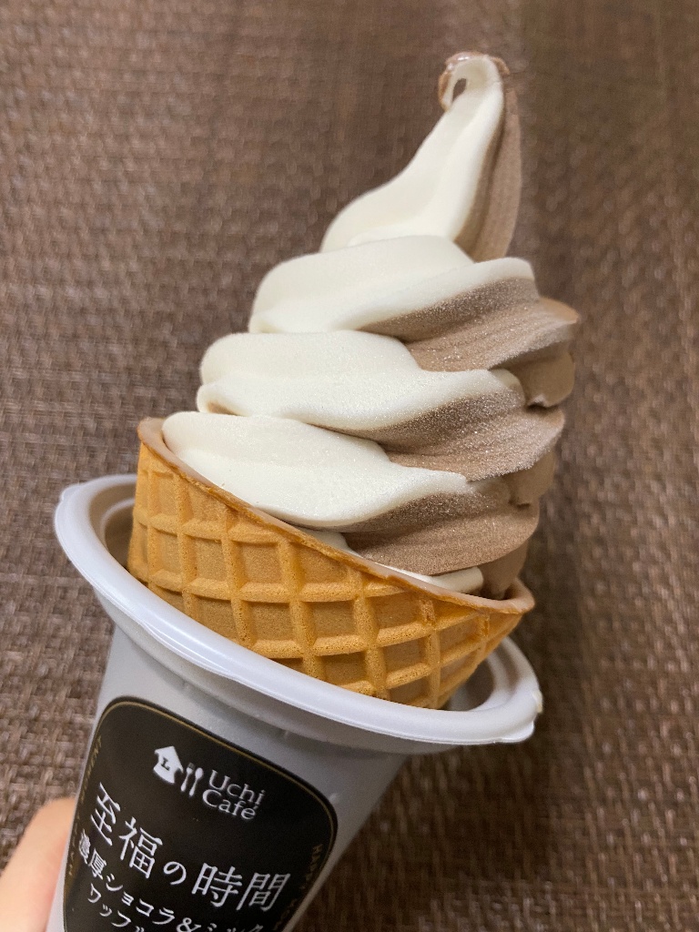 【中評価】ローソン Uchi Cafe’ SWEETS 濃厚ショコラ＆ミルクワッフルコーンの感想・クチコミ・カロリー・値段・価格情報【もぐナビ】