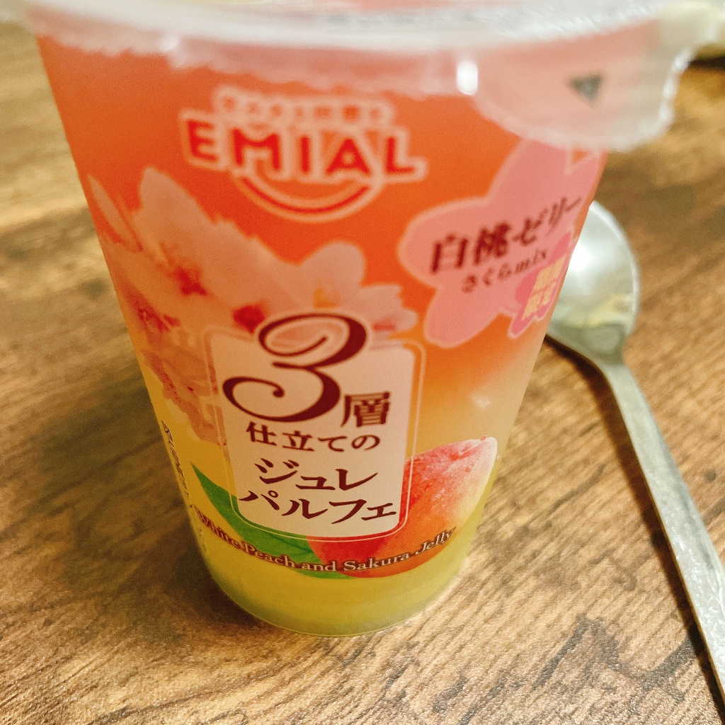 【高評価】EMIAL 3層仕立てのジュレパルフェ 白桃ゼリー さくらmixの感想・クチコミ・カロリー情報【もぐナビ】