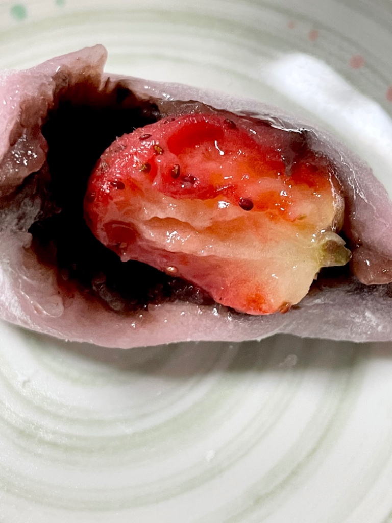 【中評価】オイシス いちご大福 いちご・粒あん入りの感想・クチコミ・商品情報【もぐナビ】