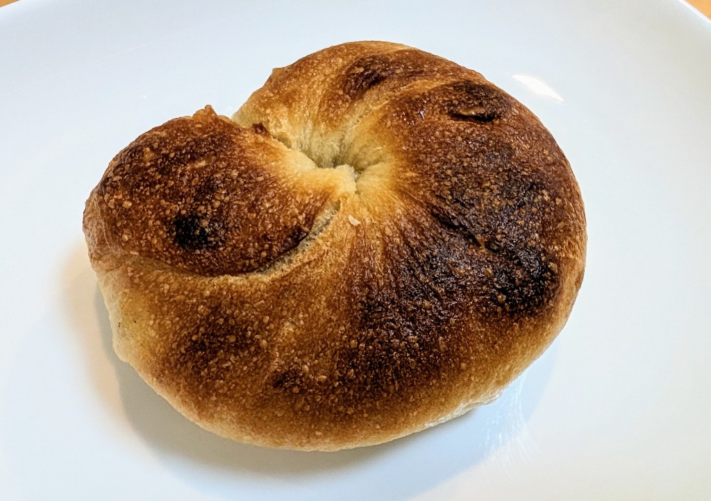 「ふわもちベーグルにカリカリピーナッツ入り... - AZU BAGEL」のクチコミ・評価 - はるなつひさん