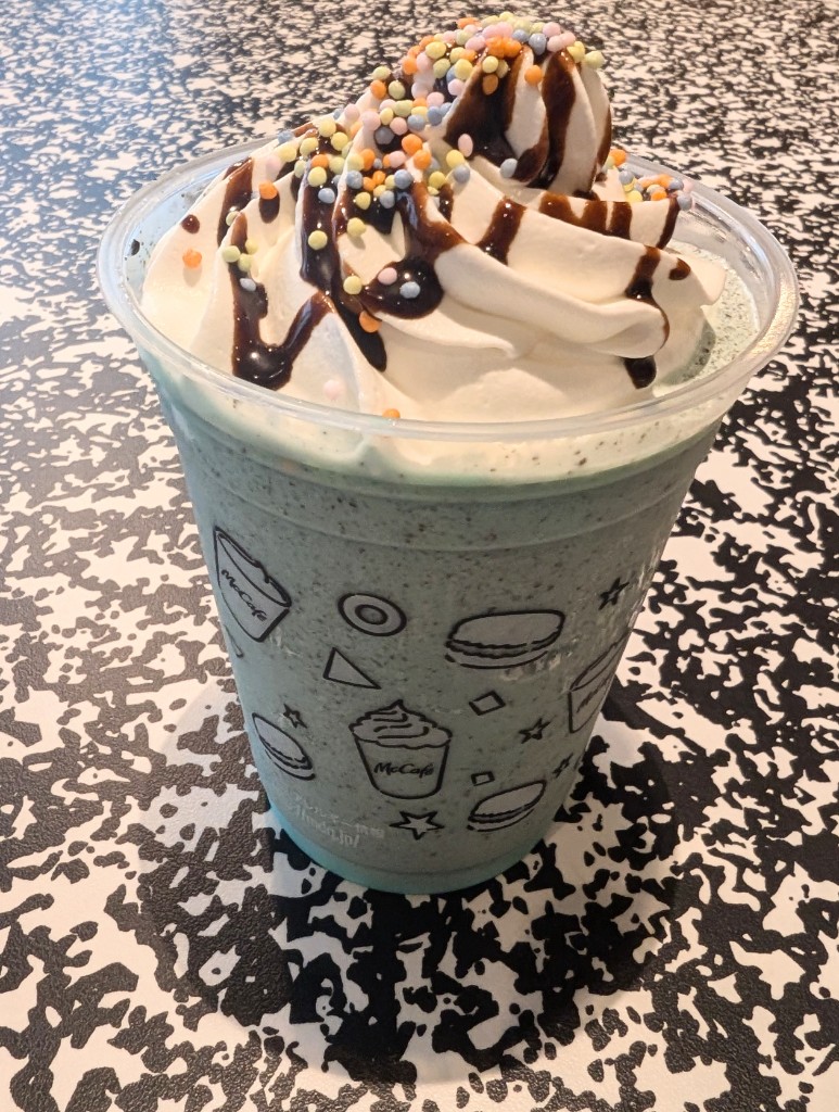 【中評価】「初夏らしい爽やかな新作 やさしい甘さ... - マクドナルド マックカフェ バイ バリスタ オレオ クッキー」のクチコミ・評価 ...