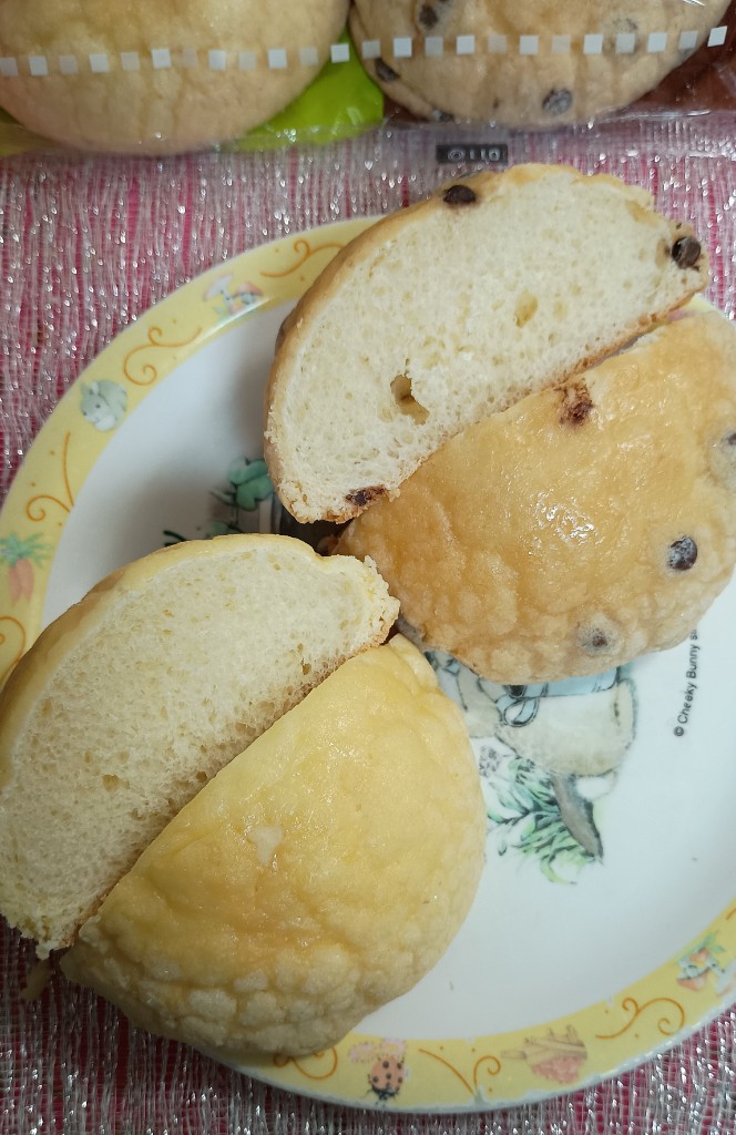 【中評価】「🌟2 翌日でパサカサ🍈焼いたらお菓子 ... - ヤマザキ メロンパンとチョコチップメロンパン」のクチコミ・評価 - minorinさん