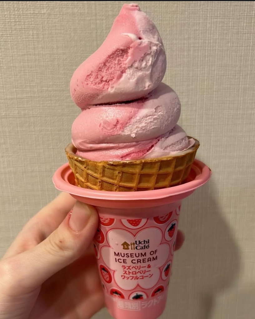 【中評価】「- 駄菓子ないちご味 いちごアイスは仕上... - ローソン Uchi Cafe’ MOIC ラズベリー＆ストロベリーワッフルコーン」のクチコミ・評価 - Yulikaさん