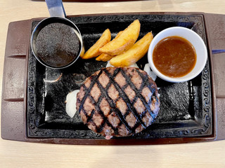 【中評価】ステーキガスト 超粗びきステーキバーグの感想・クチコミ・商品情報【もぐナビ】